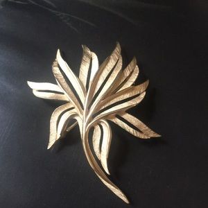 Trifari | Jewelry | Trifari Brushed Gold Pin | Poshmark